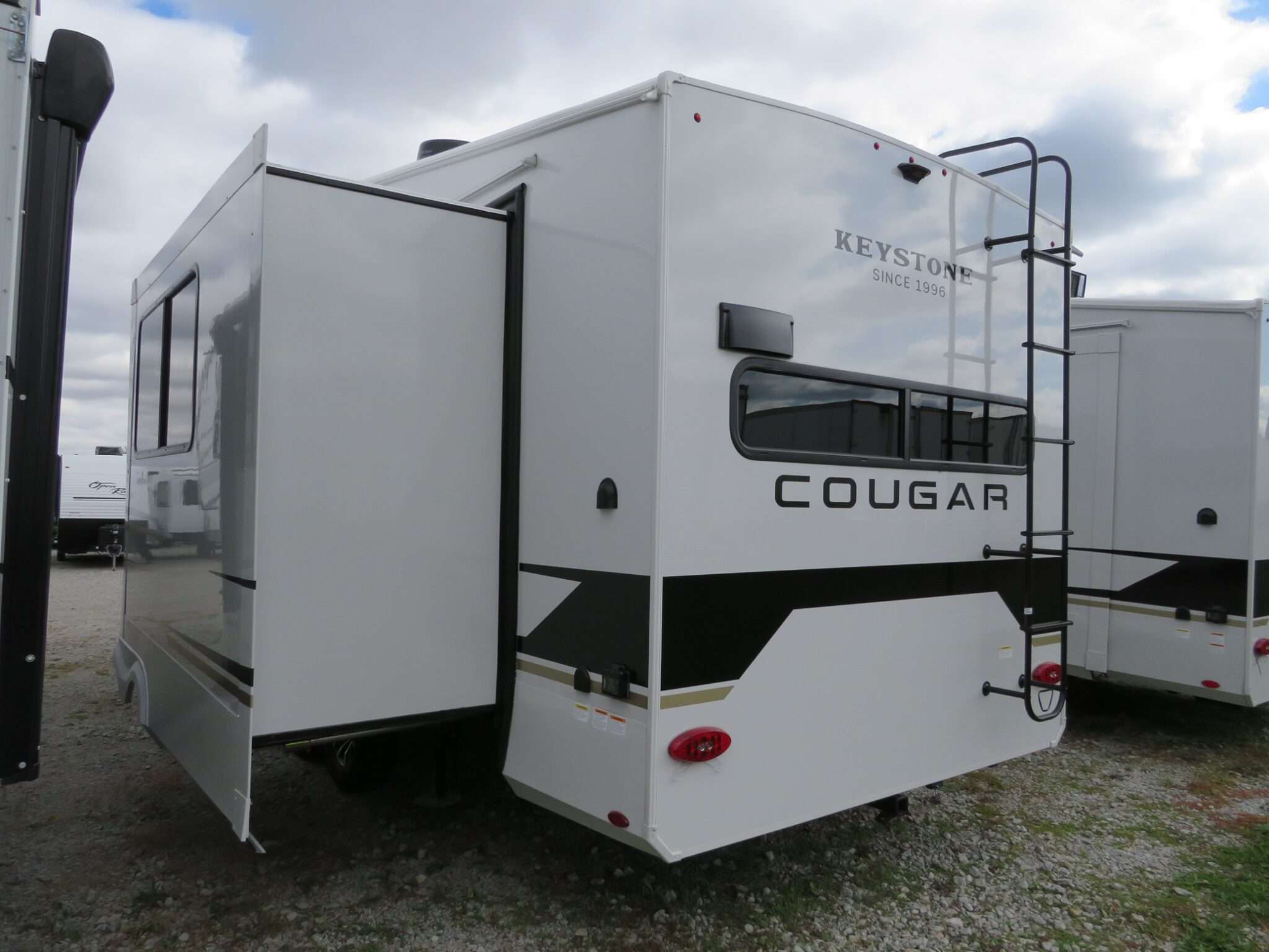 2026 COUGAR HALF-TON 23MLE FIFTH WHEEL RVs for Sale in Ohio With ...