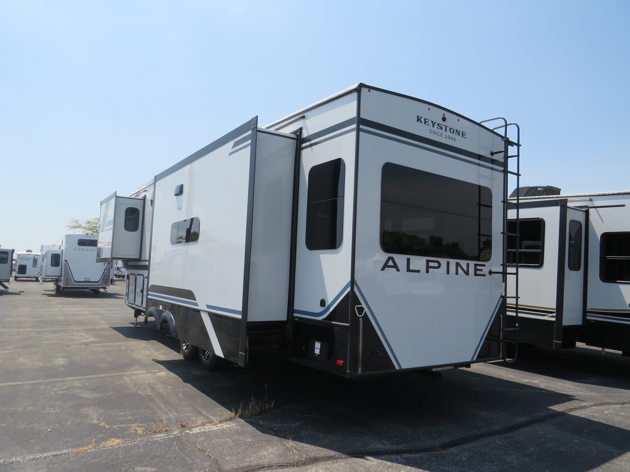2026 ALPINE 3303CK FIFTH WHEEL RVs for Sale in Ohio With Nationwide ...