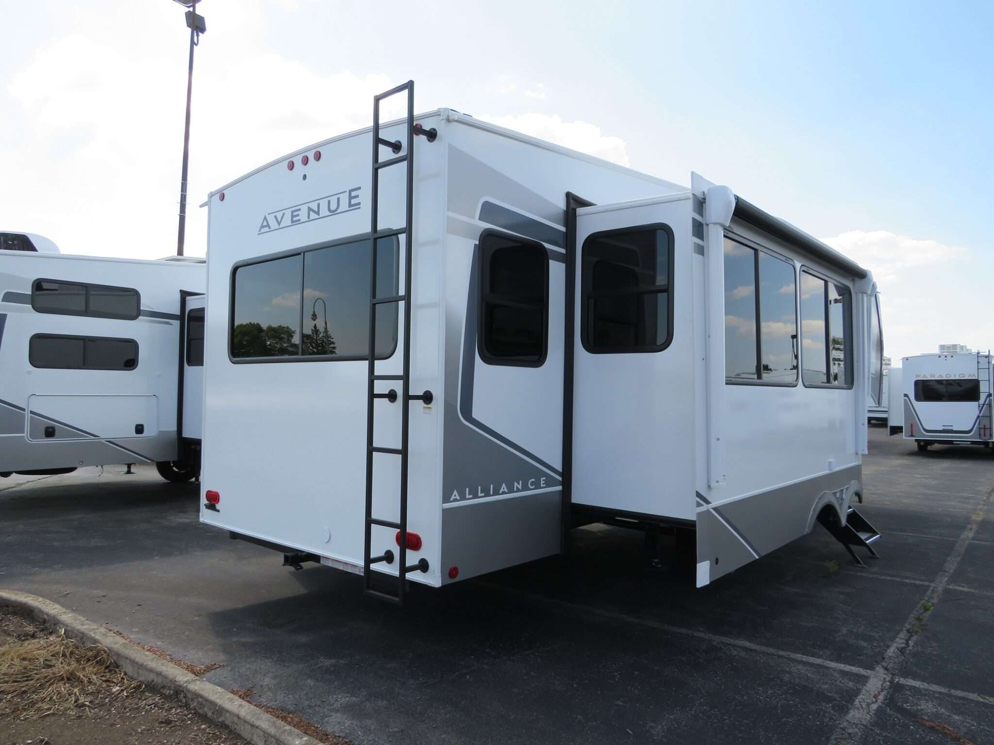 2026 AVENUE ALL-ACCESS SERIES 29RL FIFTH WHEEL RVs for Sale in Ohio ...