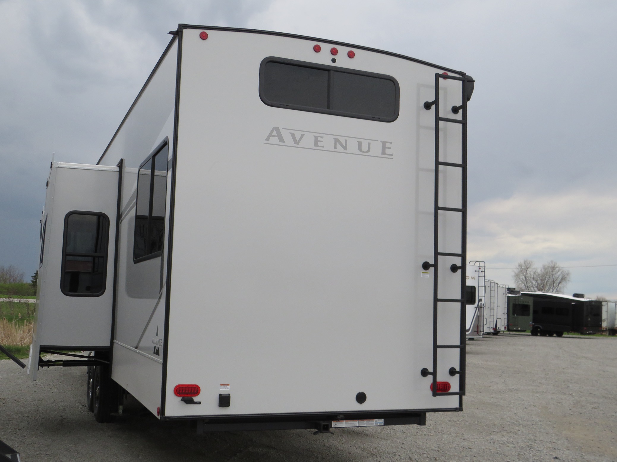 2025 AVENUE 38DBL FIFTH WHEEL RVs for Sale in Ohio With Nationwide Delivery